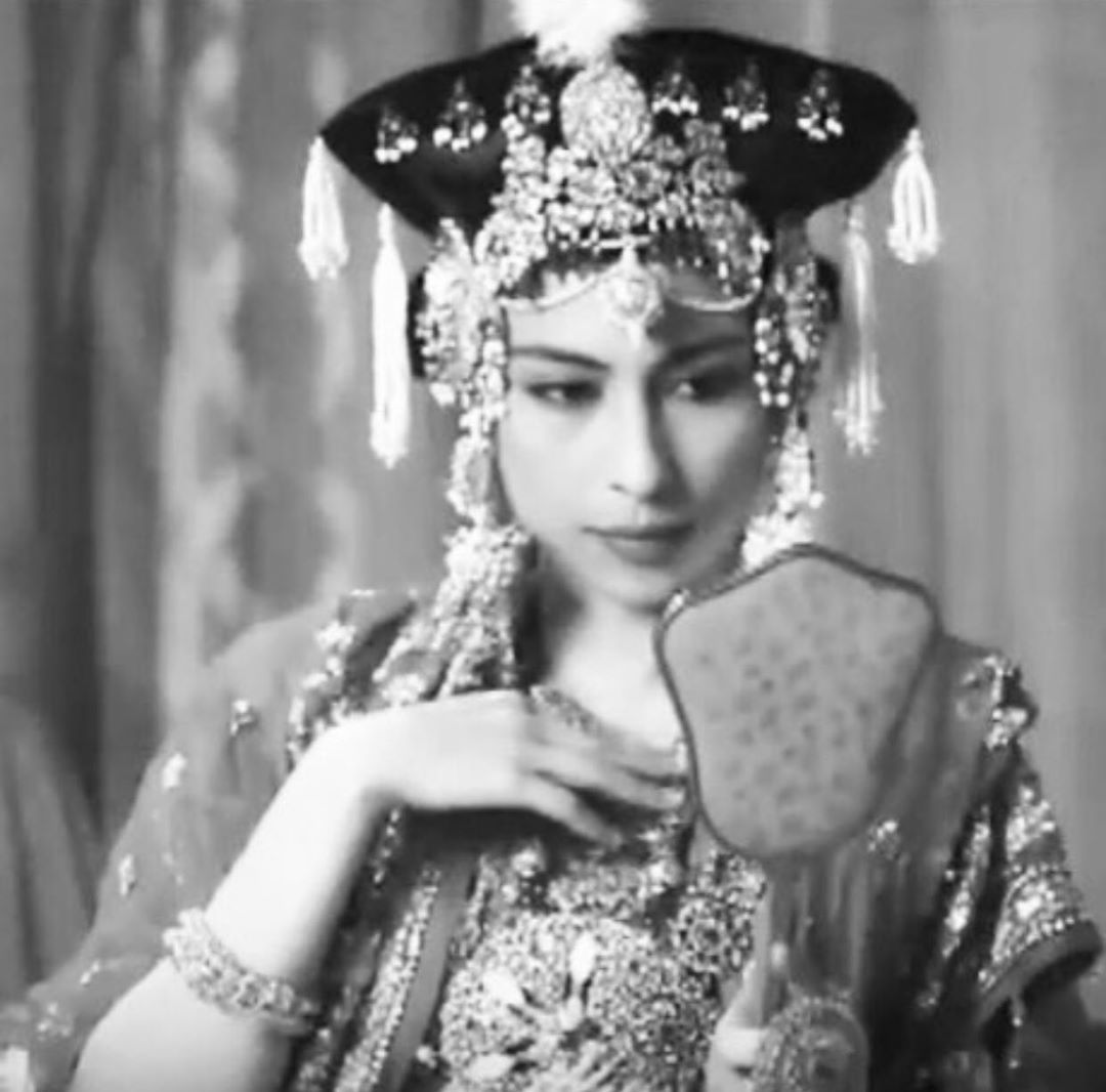 The Antique Side of Meesha Shafi | Reviewit.pk