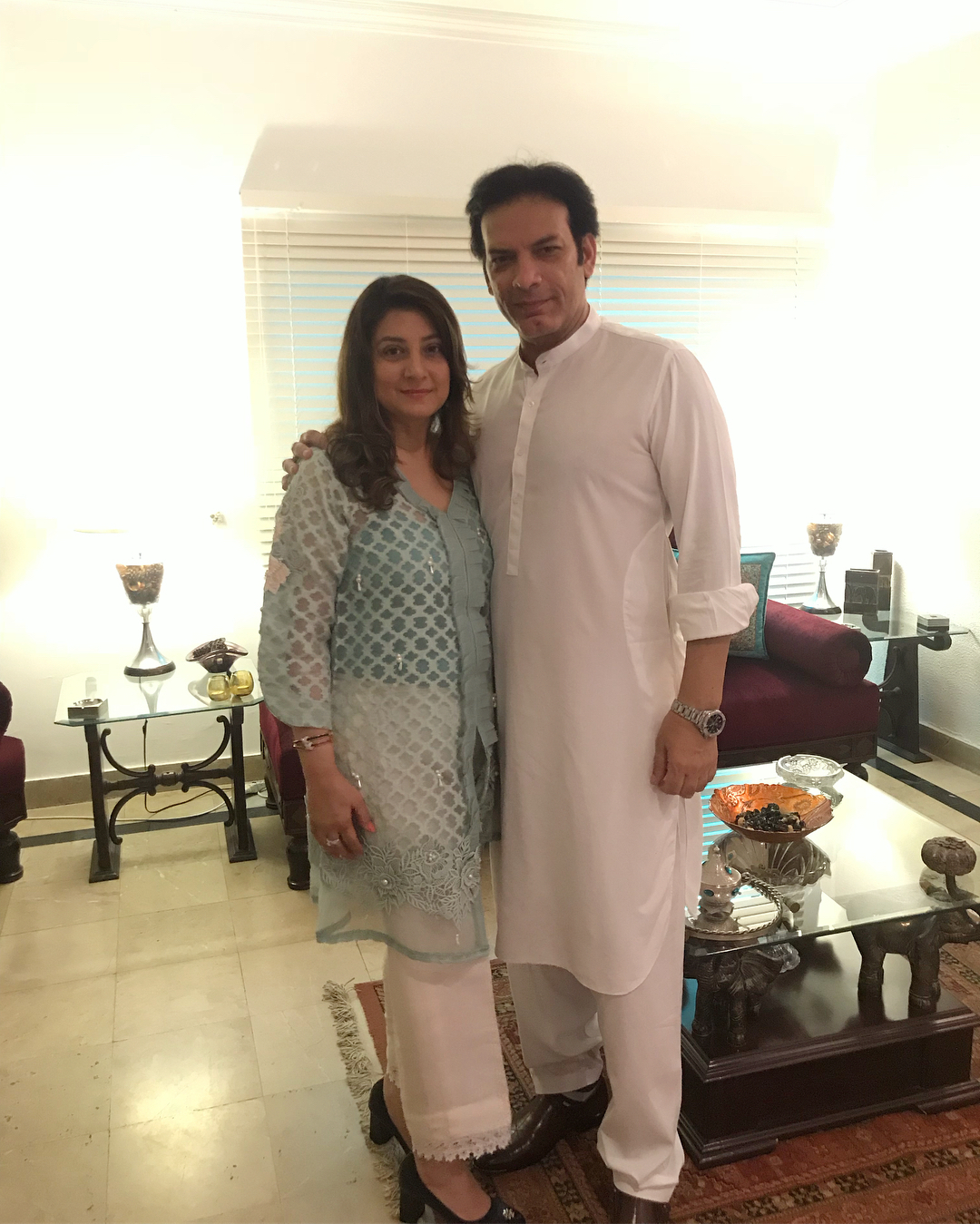 Exclusive Pictures of Saleem Sheikh with His Family | Reviewit.pk