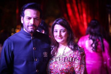 Exclusive Pictures of Saleem Sheikh with His Family | Reviewit.pk