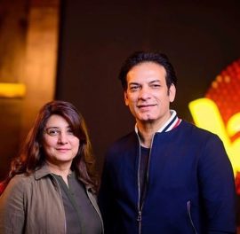 Exclusive Pictures of Saleem Sheikh with His Family | Reviewit.pk