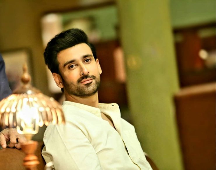 Classy Pictures of Sami Khan | Reviewit.pk