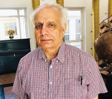 All About the Talented Family of Savera Nadeem | Reviewit.pk