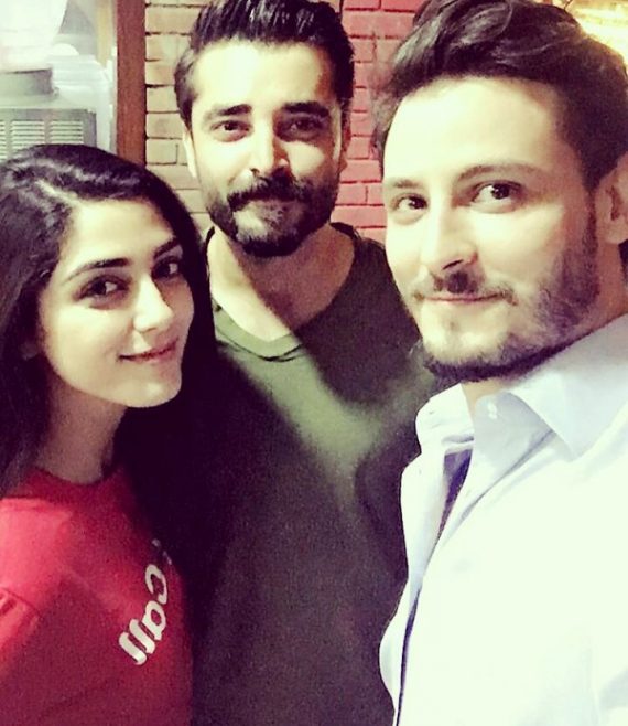 Unseen Pictures of Hamza Ali Abbasi with his Friends | Reviewit.pk