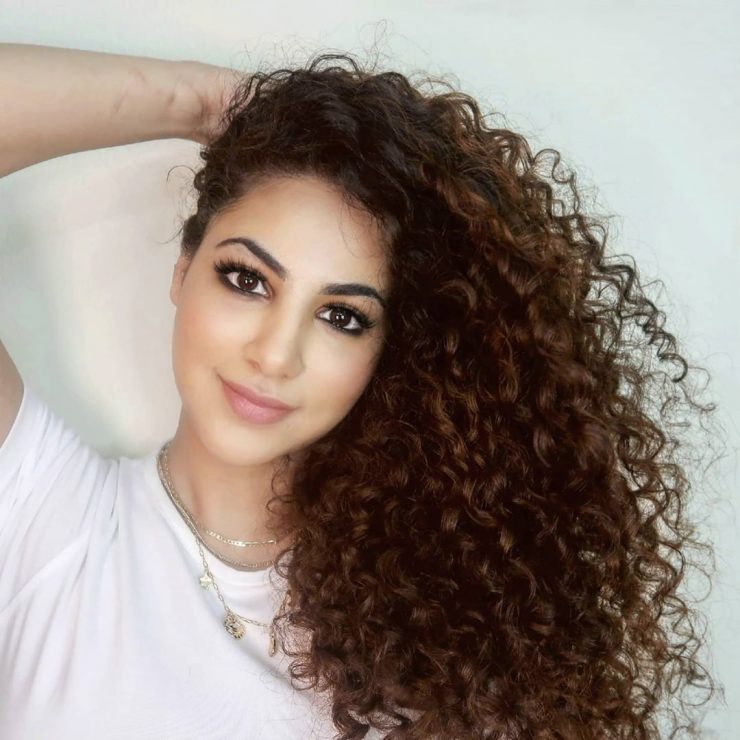 Singer Annie Khalid Latest Pictures with her Daughter | Reviewit.pk
