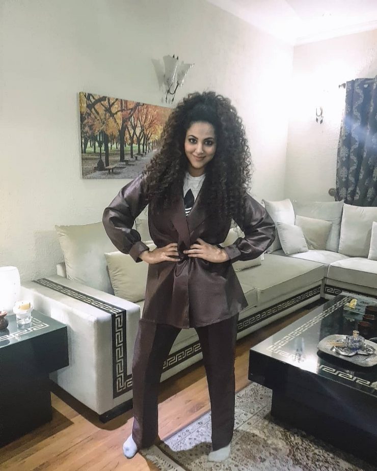 Singer Annie Khalid Latest Pictures with her Daughter | Reviewit.pk