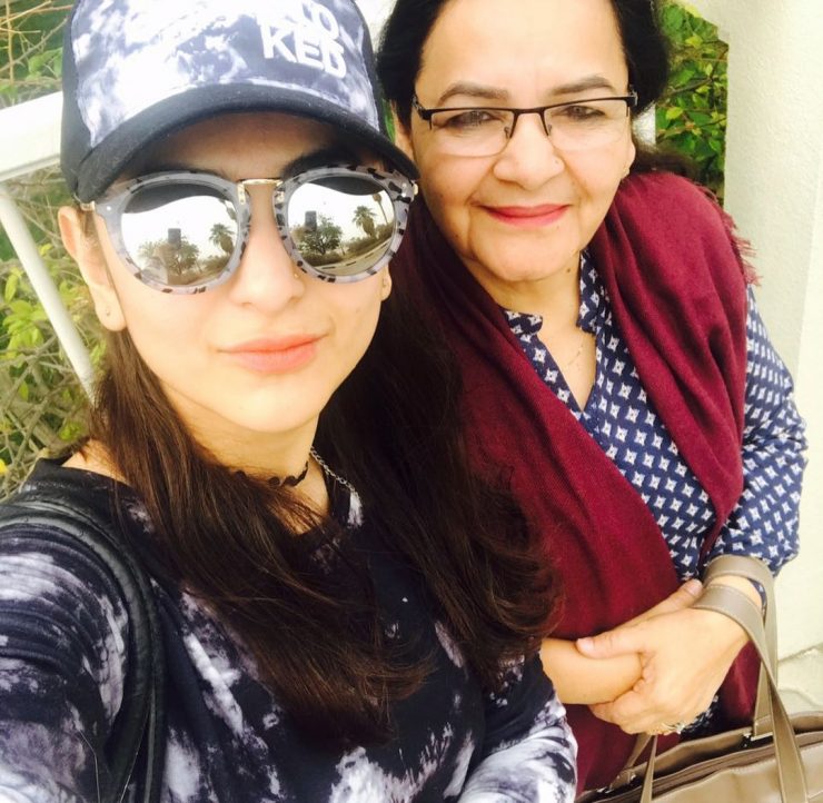 An Insight Into Yumna Zaidi's Family | Reviewit.pk