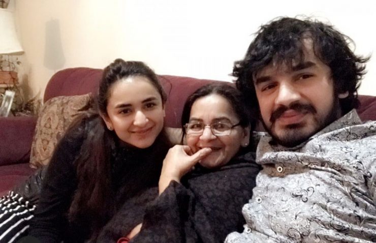 An Insight Into Yumna Zaidi's Family | Reviewit.pk
