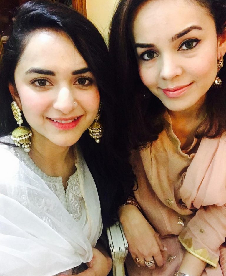 An Insight Into Yumna Zaidi's Family | Reviewit.pk