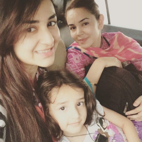 An Insight Into Yumna Zaidi's Family | Reviewit.pk