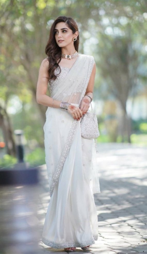 10 Types of Beautiful Sarees Worn By Pakistani Celebrities | Reviewit.pk
