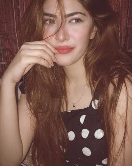 Naimal Khawar Khan Sets Up Her Home | Reviewit.pk