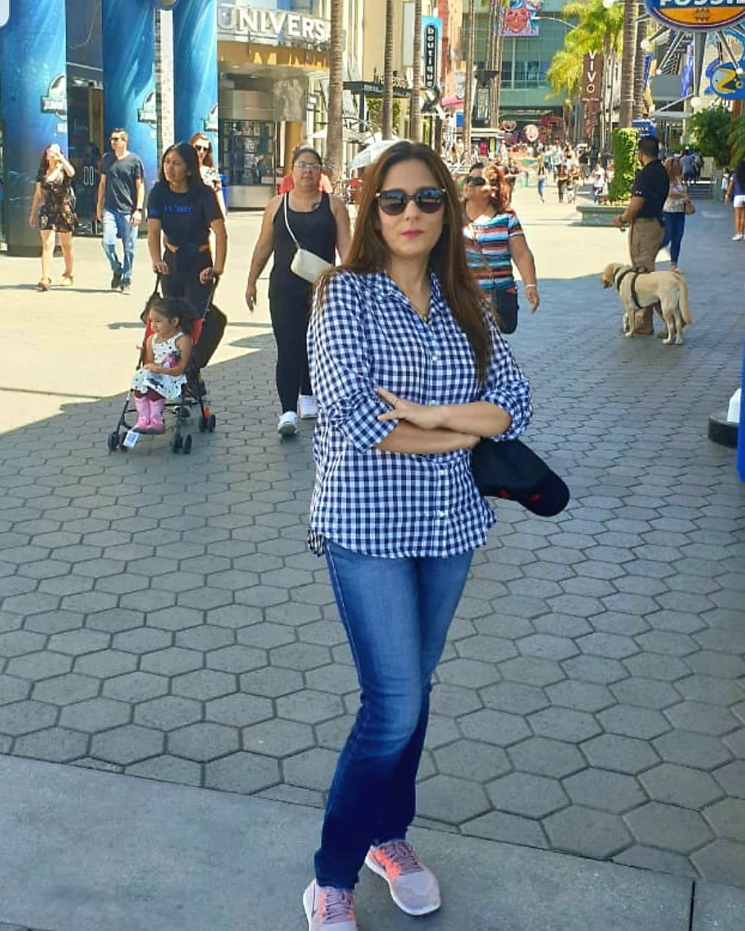 Samra Raza Resembles To Actress Itziar Ituno | Reviewit.pk