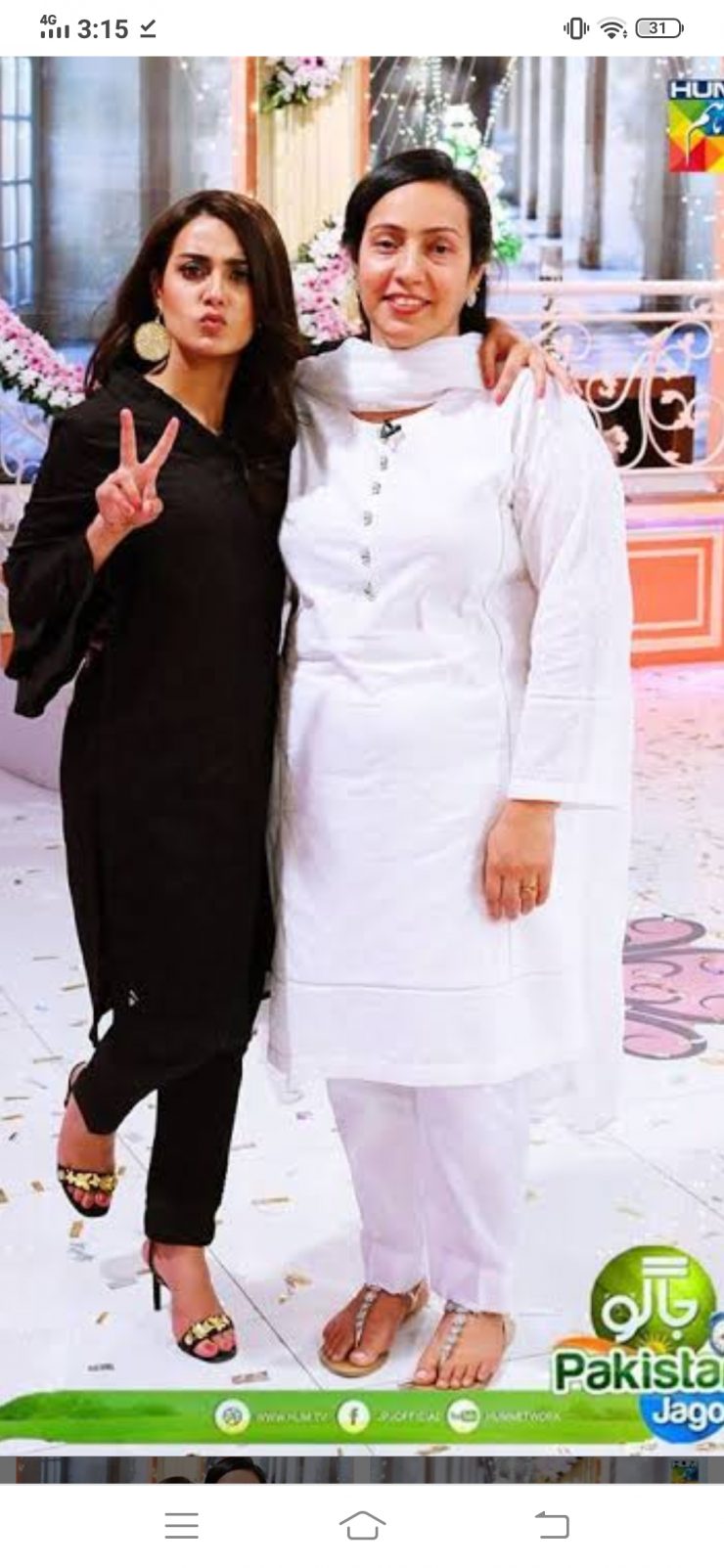 Unseen Family Pictures of Iqra Aziz | Reviewit.pk