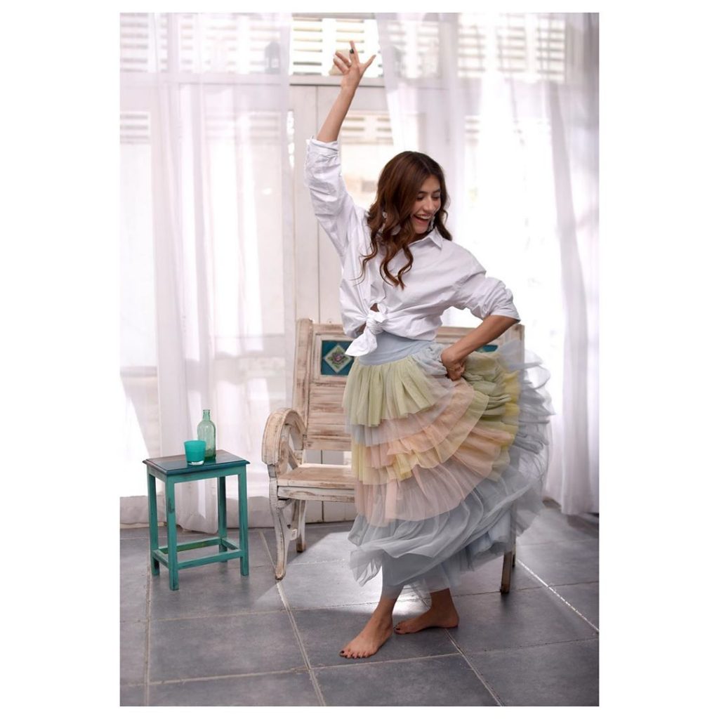 Syra Yousaf Birthday - 10 Adorable Pictures | Reviewit.pk