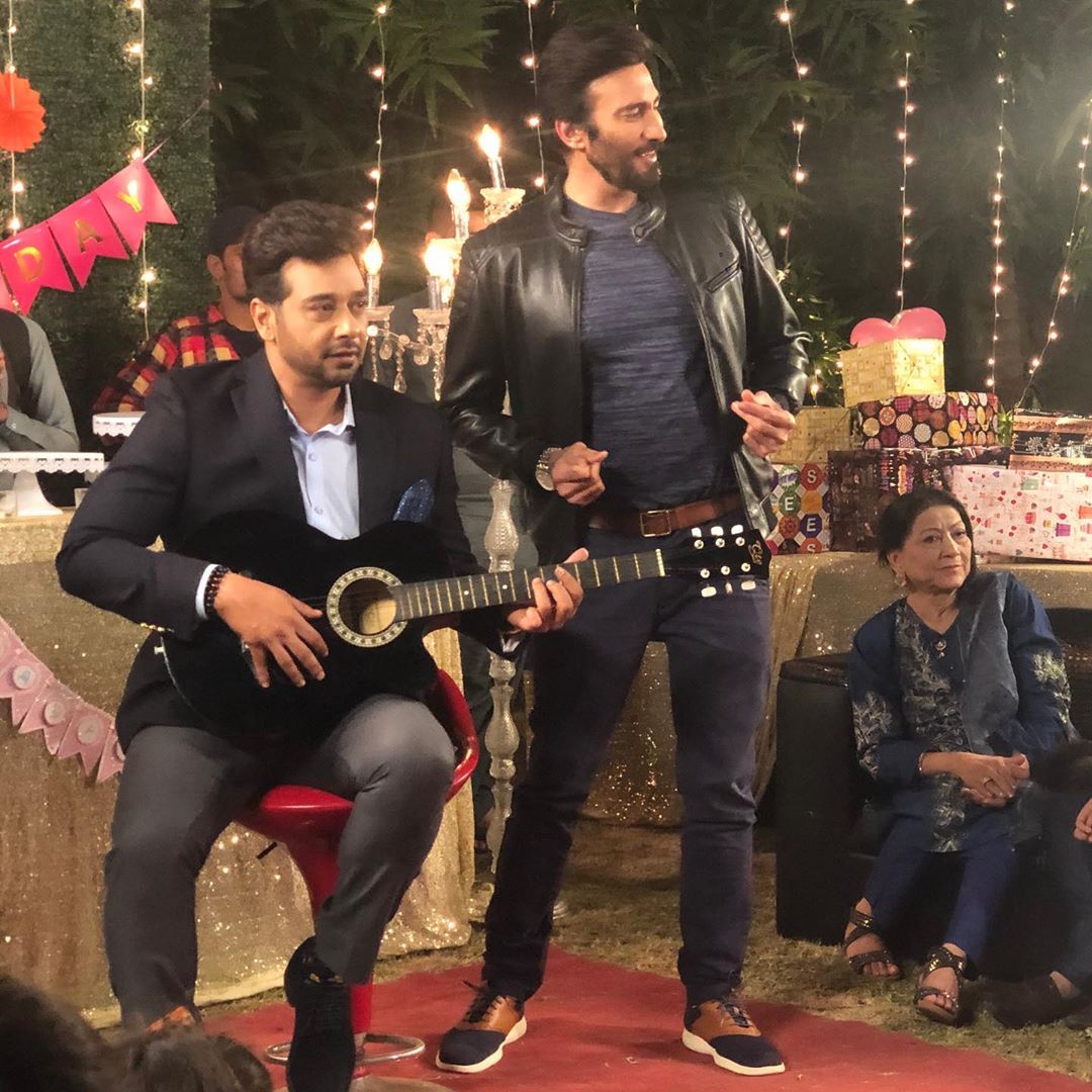 Unseen Pictures of Aijaz Aslam's Life | Reviewit.pk