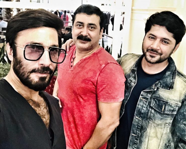 Unseen Pictures of Aijaz Aslam's Life | Reviewit.pk