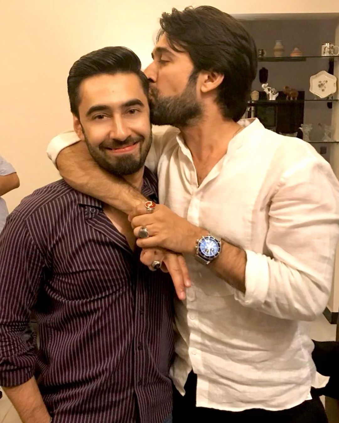 The Other Side of Ali Rehman – Pictures with Family | Reviewit.pk