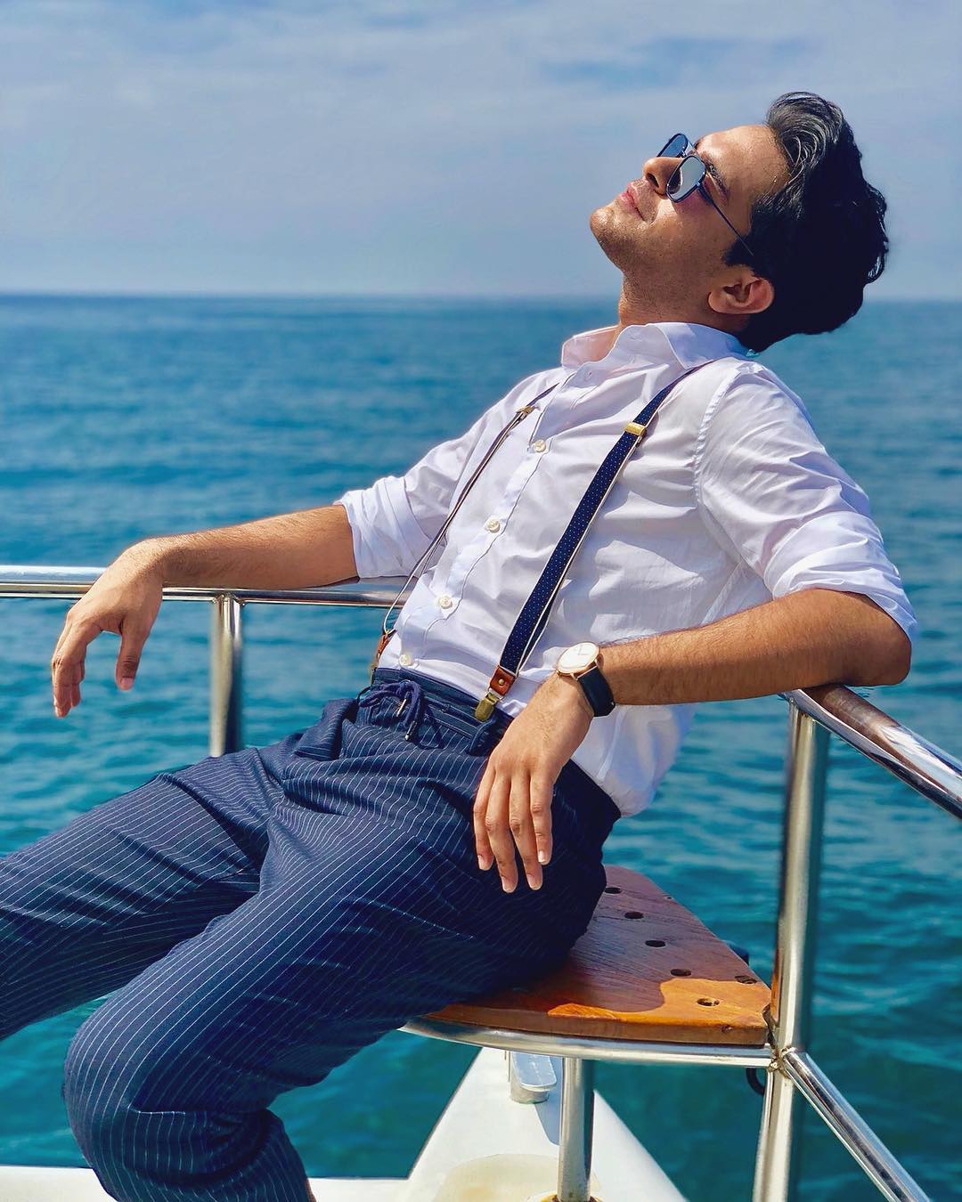 Adorable Pictures of Asim Azhar With Family | Reviewit.pk