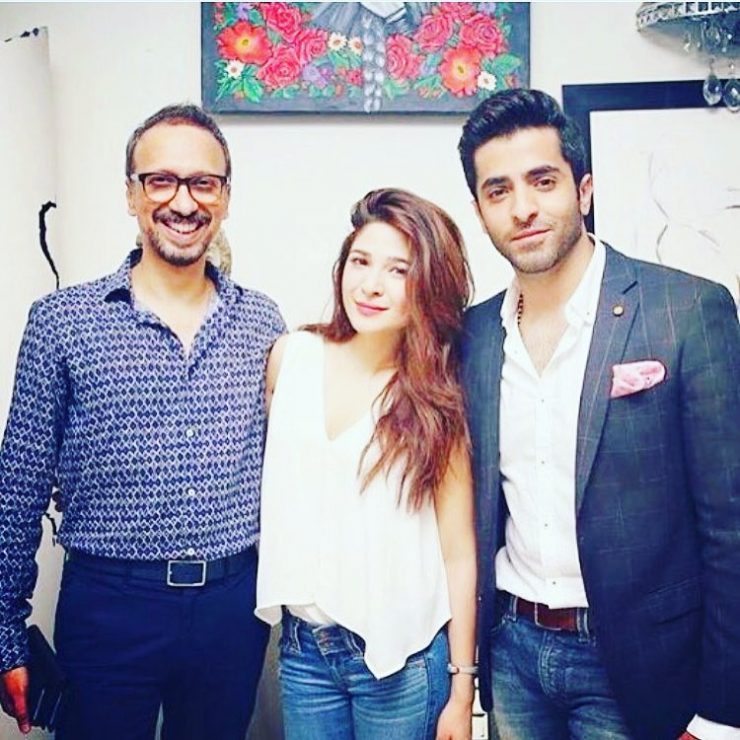 Pictures of Asim Raza With His Best Friends at Work | Reviewit.pk