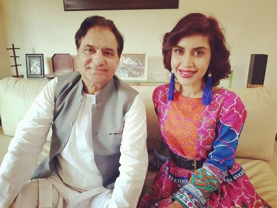 Pictures of Firdous Jamal with Friends and Family | Reviewit.pk