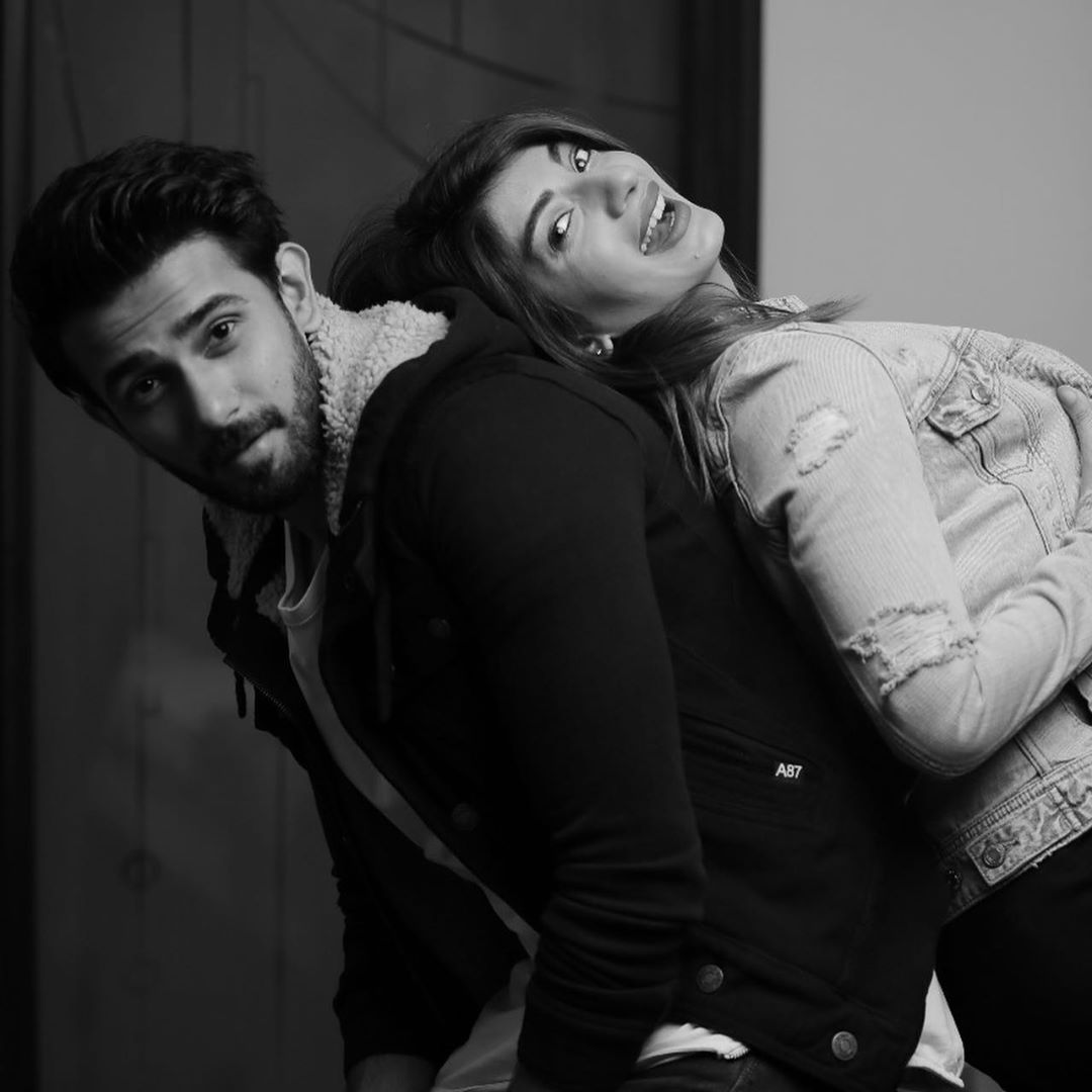 10 Loving Celebrity Siblings In Pictures | Reviewit.pk