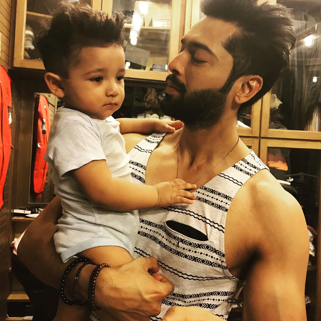 Exclusive Pictures of Fahad Mustafa with His Bacha Party | Reviewit.pk