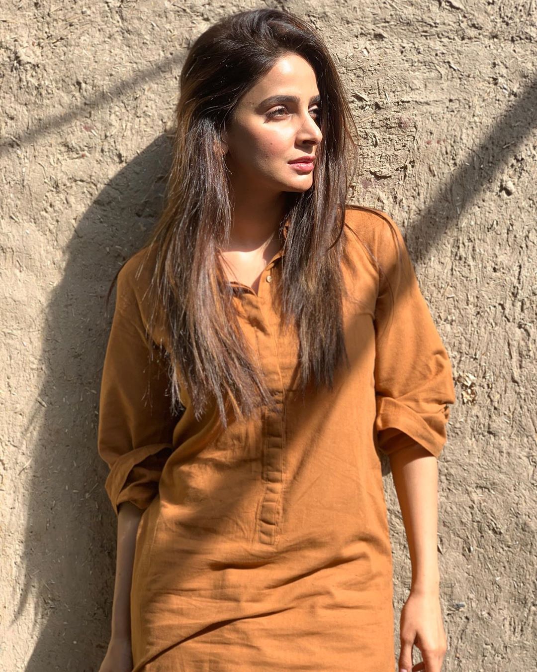 Saba Qamar's Phone Might Have Been Hacked | Reviewit.pk