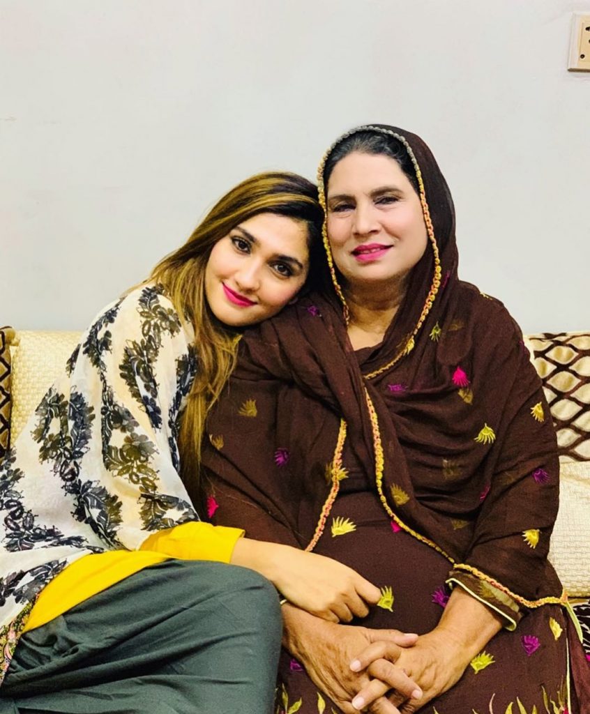 Cricketer Hassan Ali With his Wife Samyah - Latest Pictures | Reviewit.pk