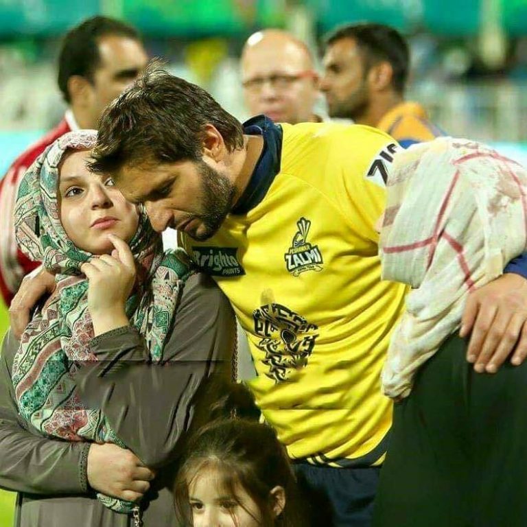 Shahid Afridi Daughters - 25 Adorable Pictures | Reviewit.pk