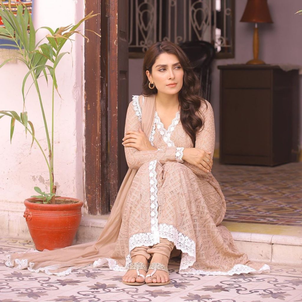 Ayeza Khan and Danish Taimoor - 15 Lovely Pictures | Reviewit.pk