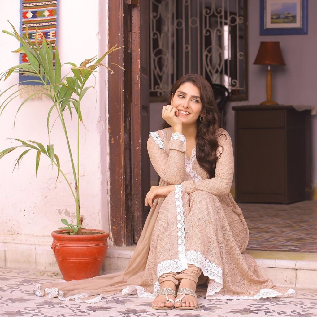 Ayeza Khan and Danish Taimoor - 15 Lovely Pictures | Reviewit.pk