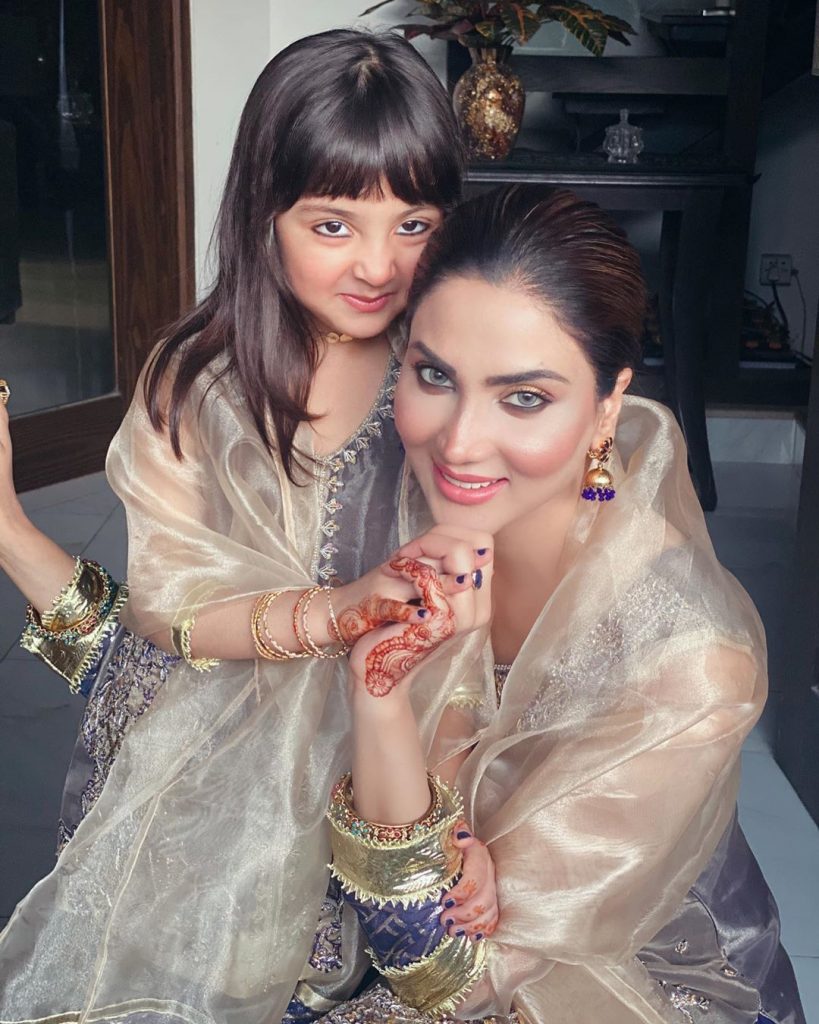 Actress Fiza Ali Eid Pictures with Her Cute Daughter | Reviewit.pk