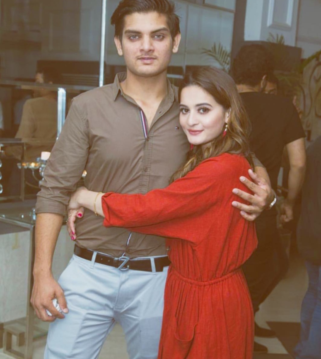 Aiman Khan Brother's Picture Goes Viral | Reviewit.pk