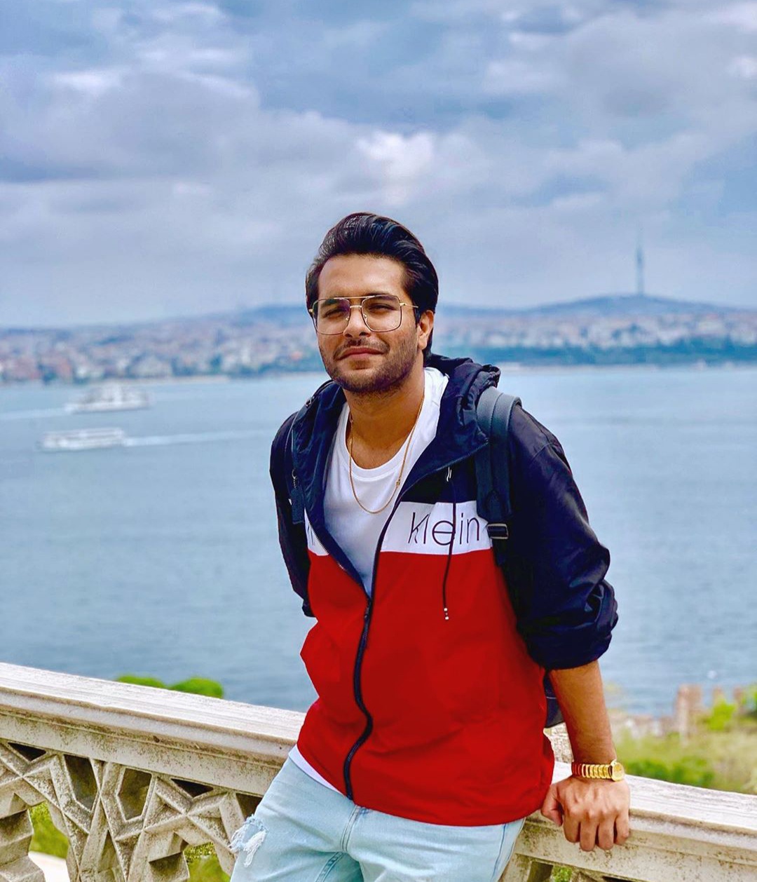 Asim Azhar Fulfilled His Mother's Desire | Reviewit.pk