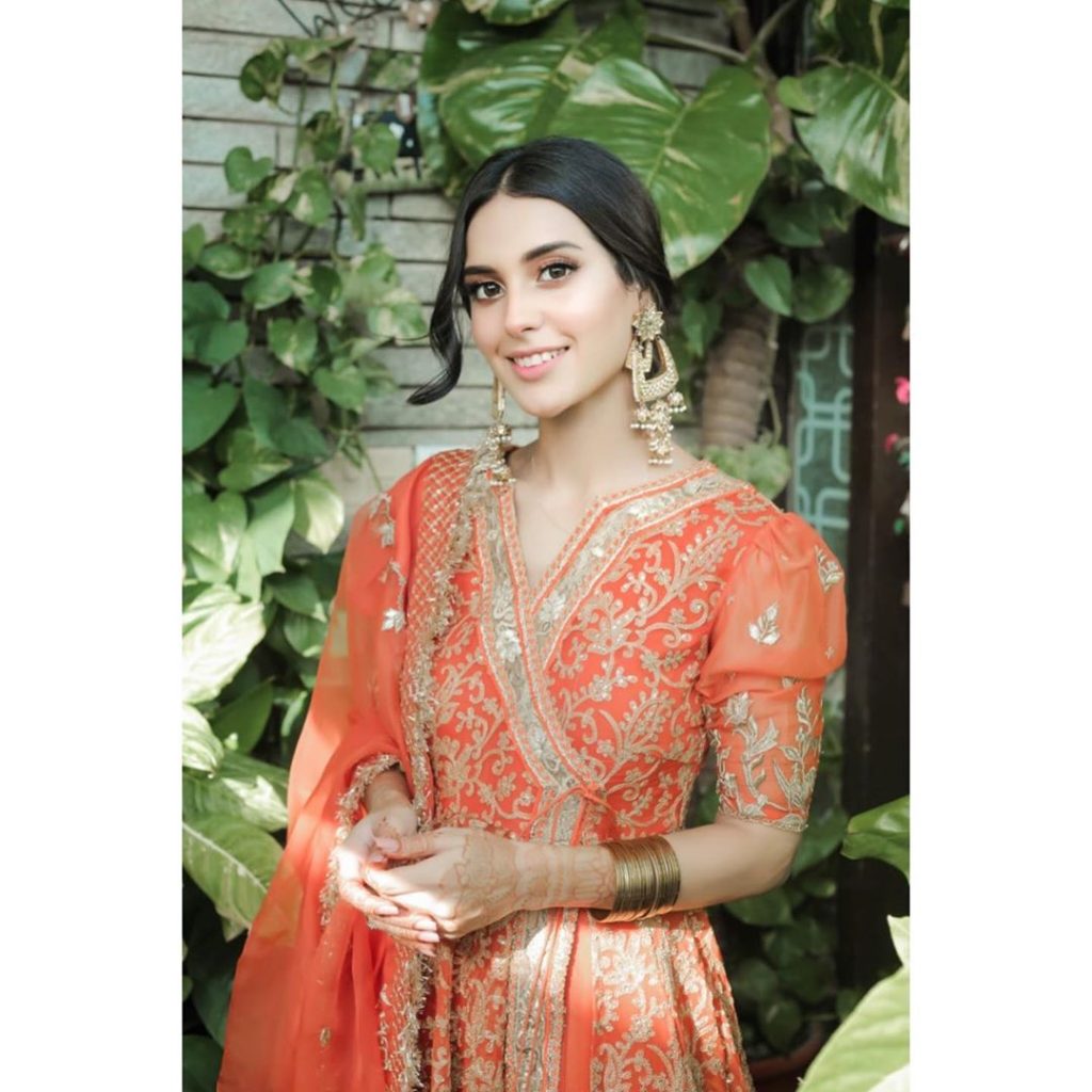 Iqra Aziz and Yasir Hussain Beautiful Eid Pictures | Reviewit.pk