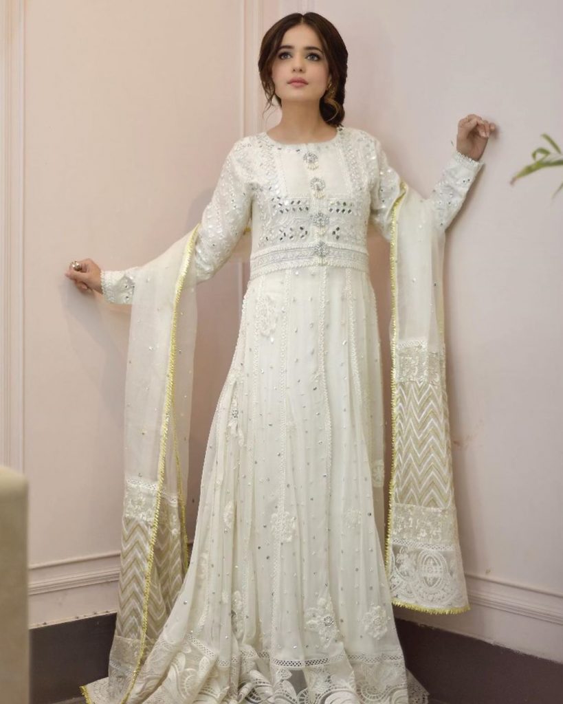 Sumbul Iqbal Latest Beautiful Pictures in off White Outfit | Reviewit.pk