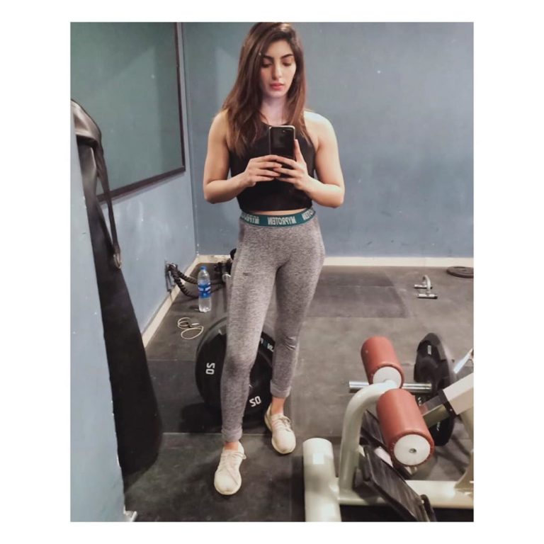 Ali Ansari with his Mother and Sister - Latest Pictures | Reviewit.pk