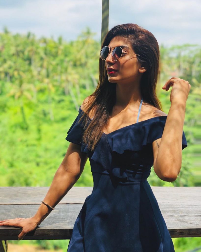 Ali Ansari with his Mother and Sister - Latest Pictures | Reviewit.pk