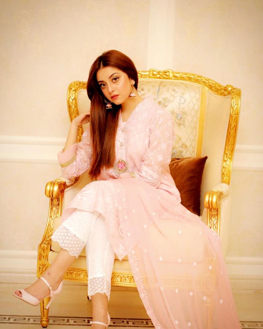 10 Best Dresses Of Alizeh Shah | Reviewit.pk