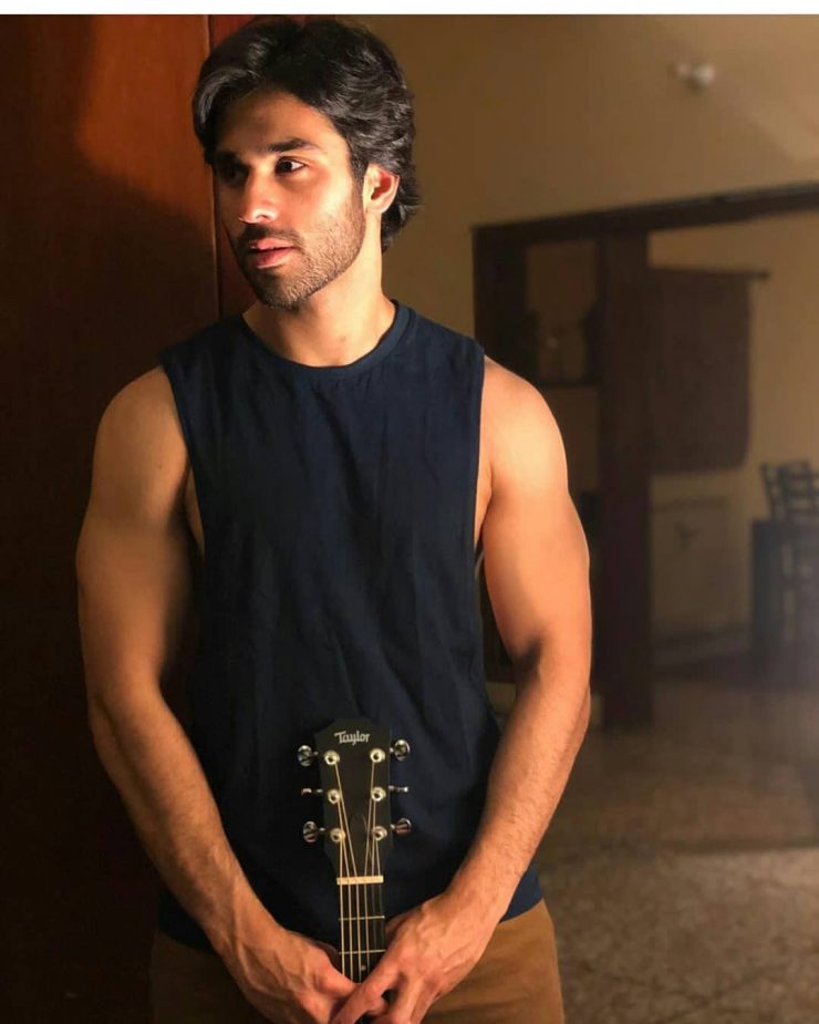 A Peek in the Life of Ameer Gilani – The Sabaat Hero | Reviewit.pk