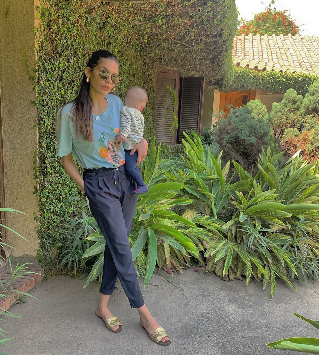 Model Amna Babar Shares Pictures First Picture Of Daughter On Eid ...