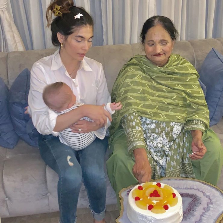 Model Amna Babar Shares Pictures First Picture Of Daughter On Eid ...