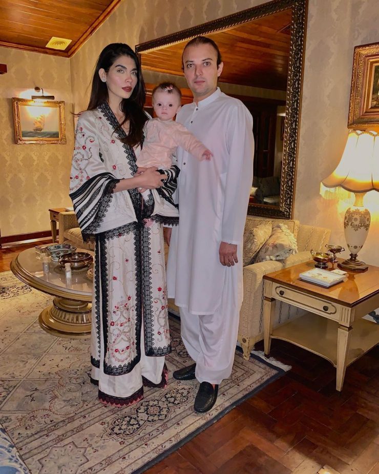 Model Amna Babar Shares Pictures First Picture Of Daughter On Eid ...