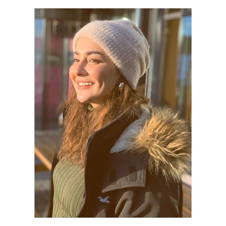 There's A Secret Behind Hania Aamir's Dimple | Reviewit.pk