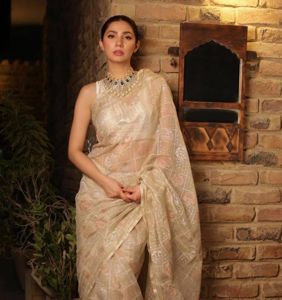 Pakistani Actresses Who Looked Beautiful In A Saree | Reviewit.pk