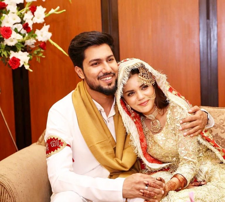 Unseen Pictures of Mehwish Hayat with Close Family | Reviewit.pk