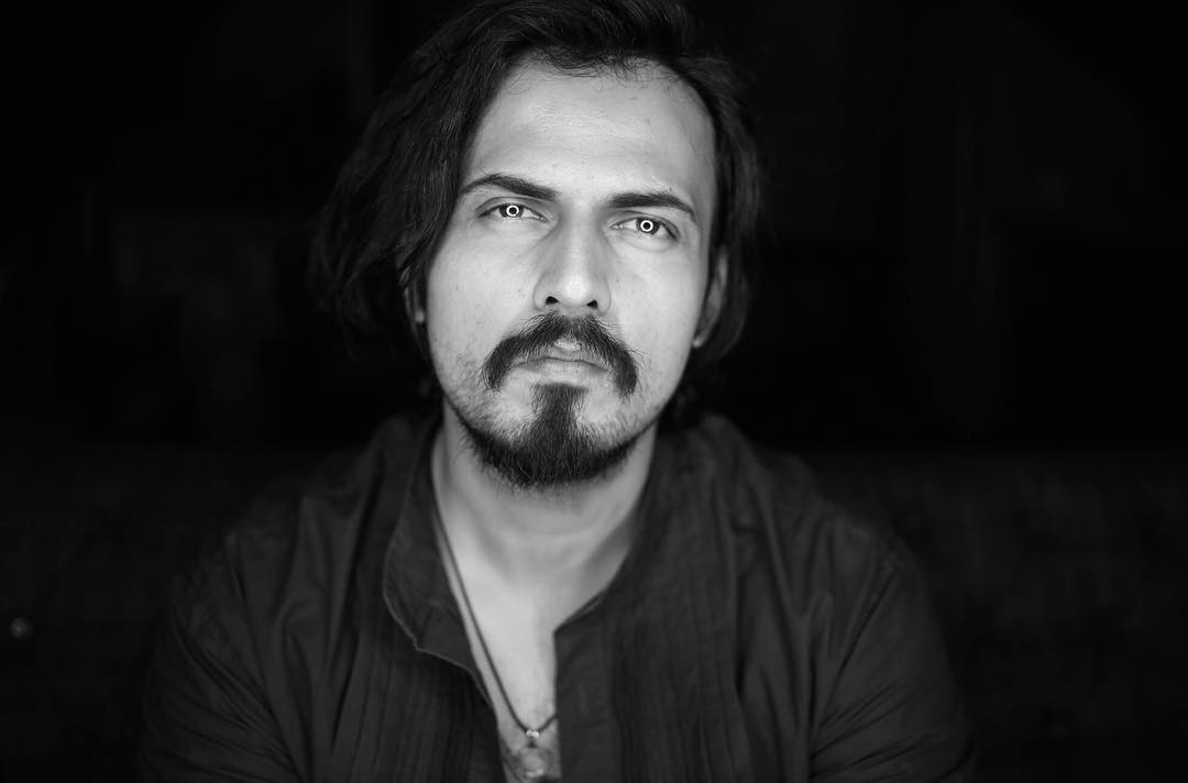 Old Pictures of Usman Mukhtar | Reviewit.pk