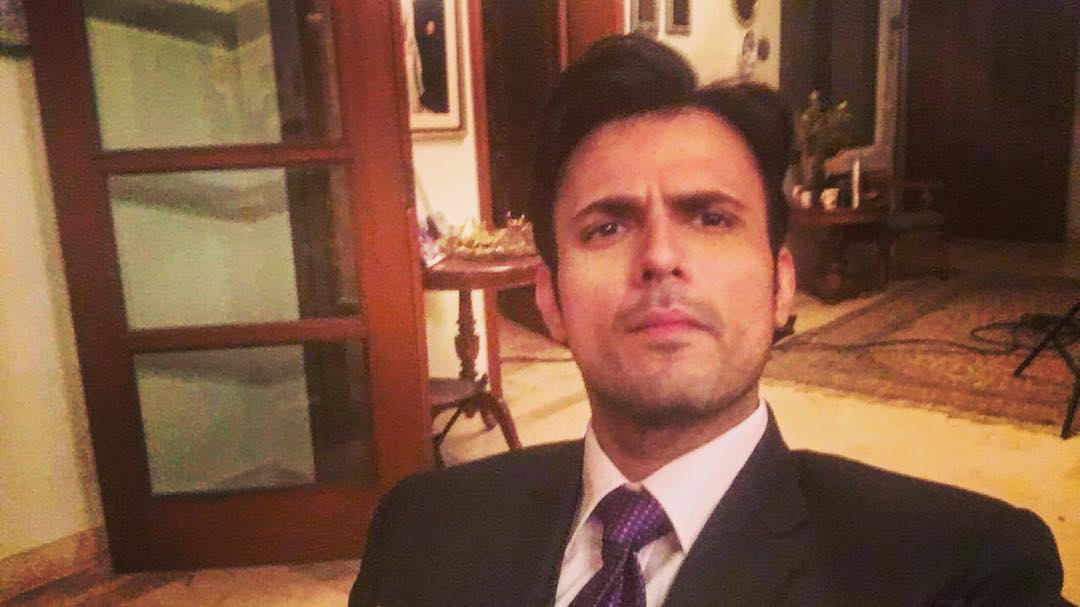 Old Pictures of Usman Mukhtar | Reviewit.pk