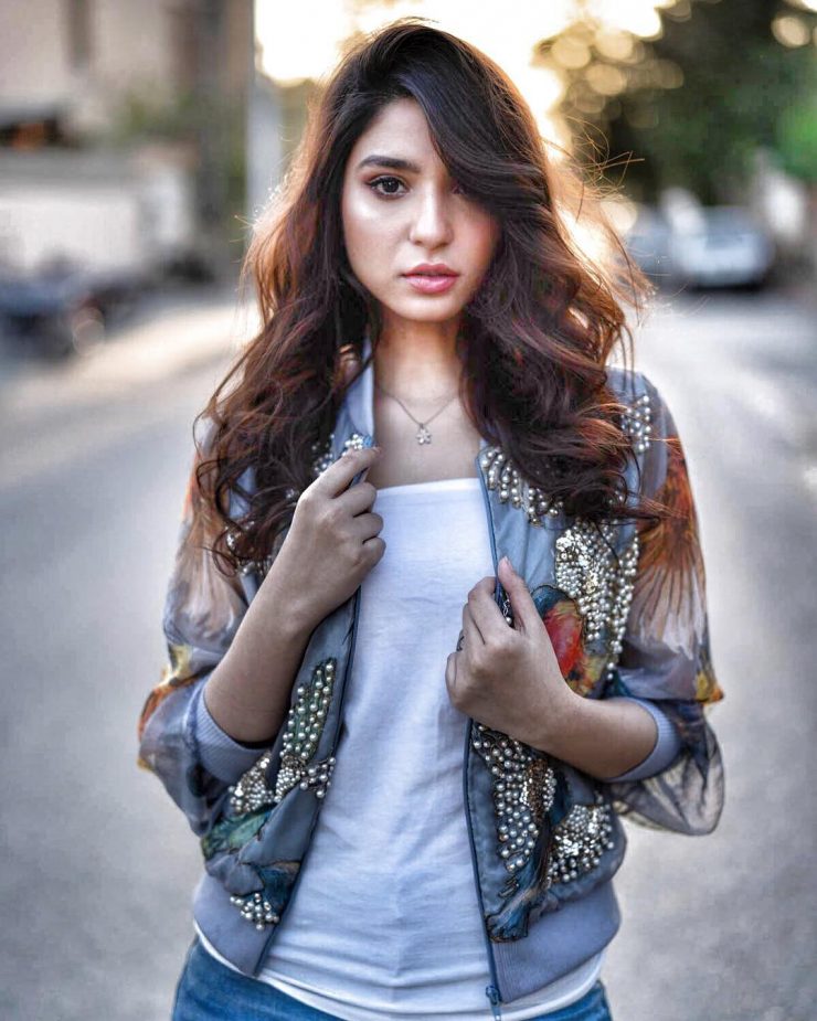 40 Glamorous Pictures of Ramsha Khan | Reviewit.pk