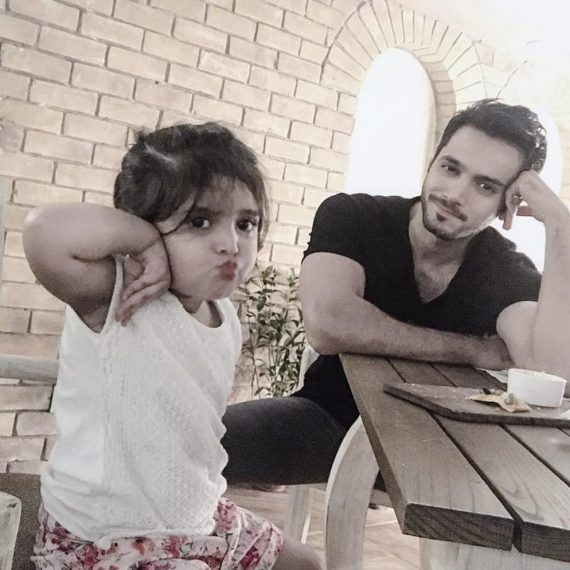 Adorable Pictures of Wahaj Ali with His Daughter | Reviewit.pk